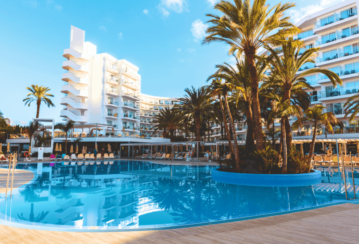 8 Top Spots For October Sun | Holiday Hypermarket