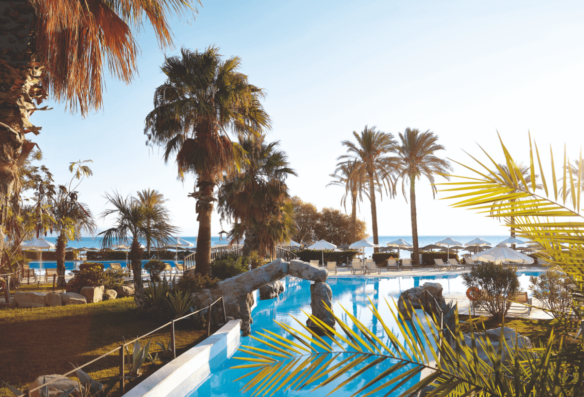 8 Amazing Hotels With Lazy Rivers | Holiday Hypermarket