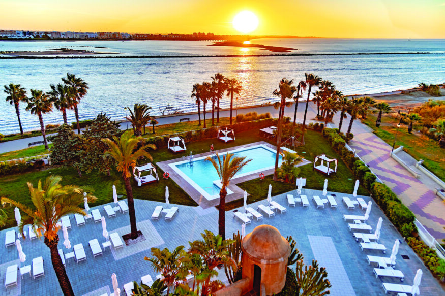 Why You Should Book A Platinum Hotel | Holiday Hypermarket